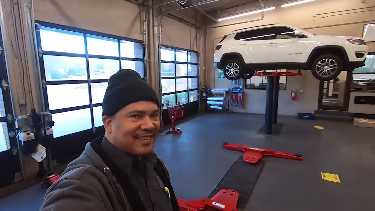 World's cleanest auto repair shop tour. - YouTube