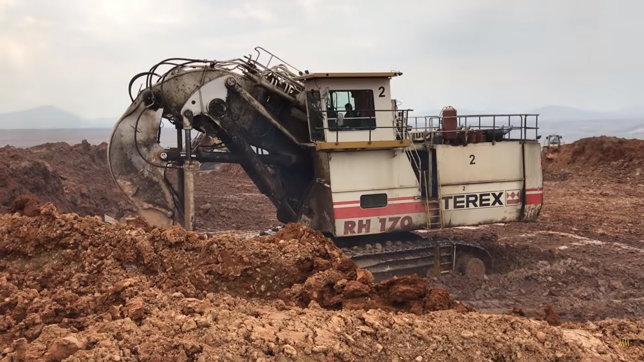 Terex RH170 Shovel Excavator Loading Hitachi Dumpers - YouTube