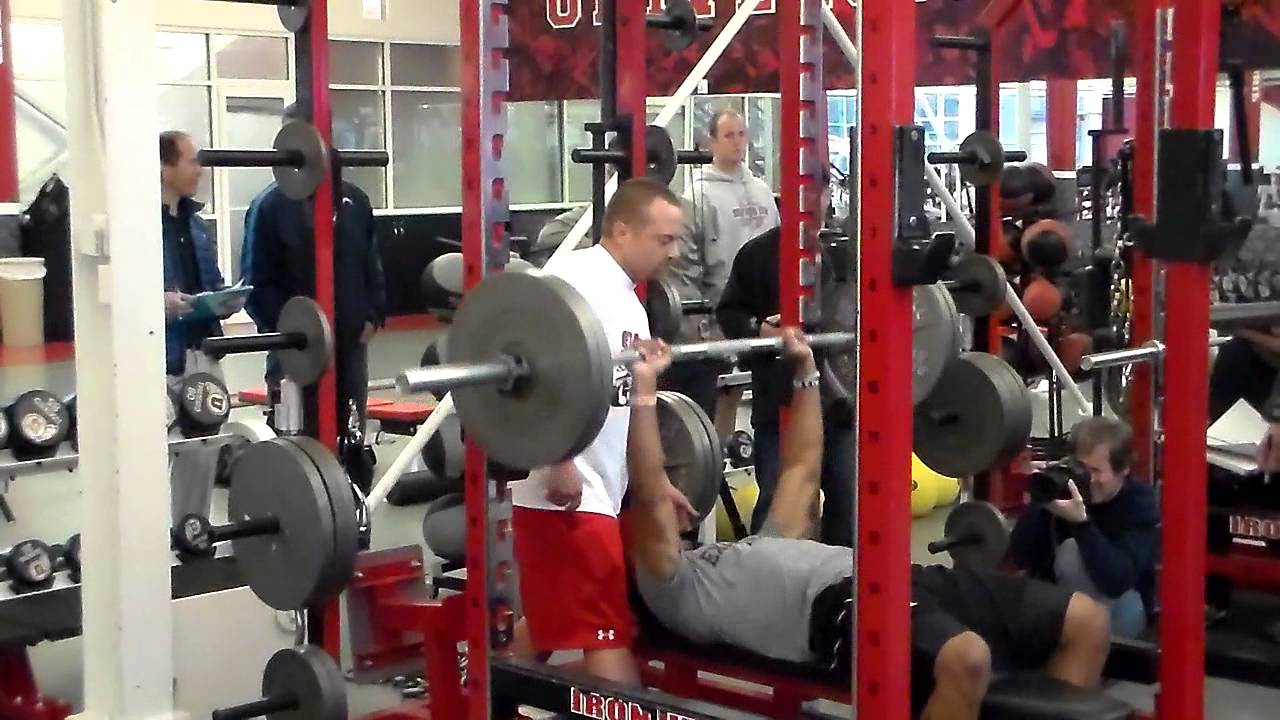 Reggie Dunn Pro Day bench press - YouTube