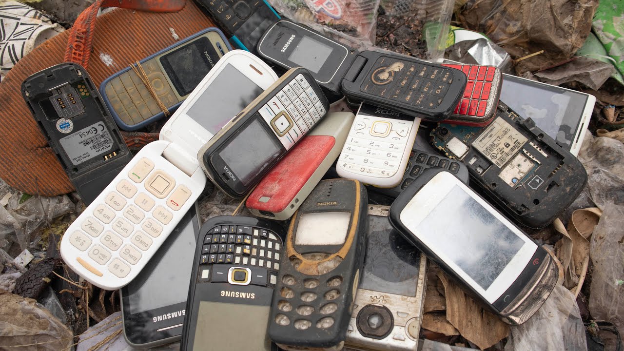 Found my first phone in the trash || Restoration old phone - YouTube