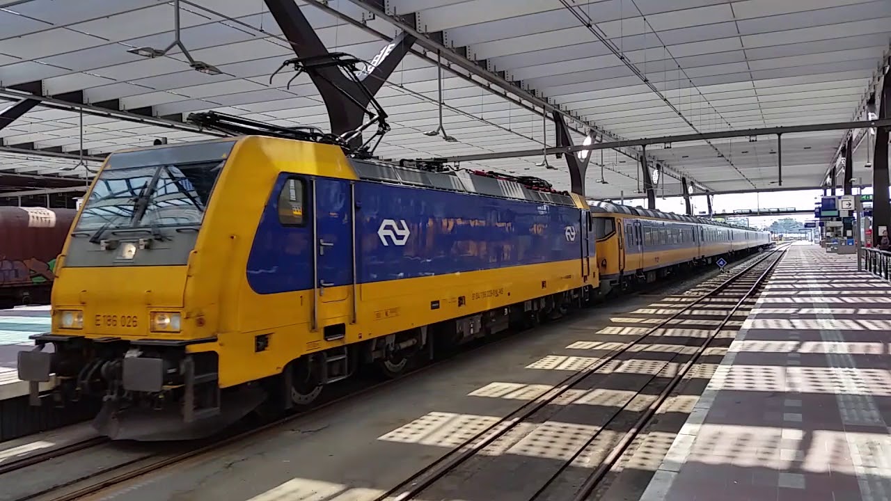 NS Class 186 no. 186026+ 186042 Arriving at Rotterdam Central Station ...