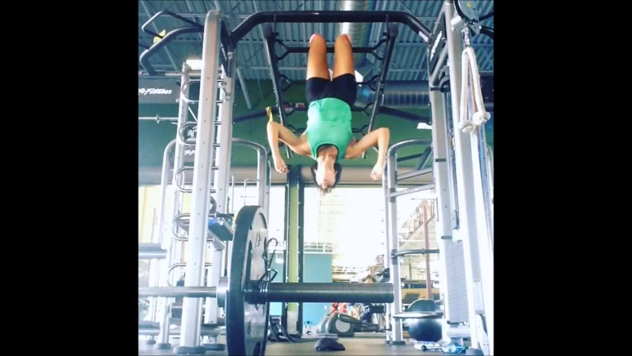 Hanging Ab Crunch - YouTube