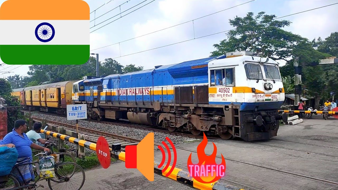 Traffic jam at railway crossing in Jaipur suddenly high speed trains ...