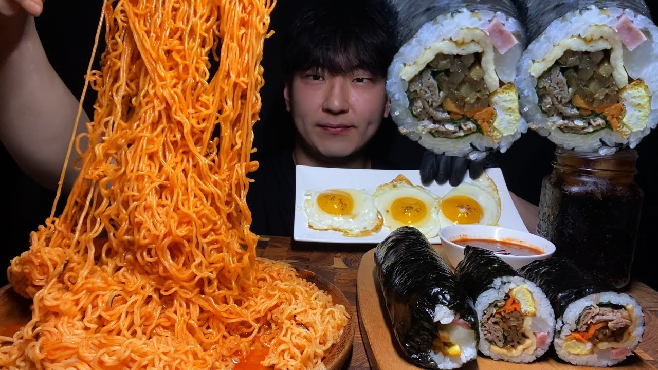🍙비빔면 김밥 먹방!! SPICY NOODLES GIMBAP MUKBANG!! - YouTube