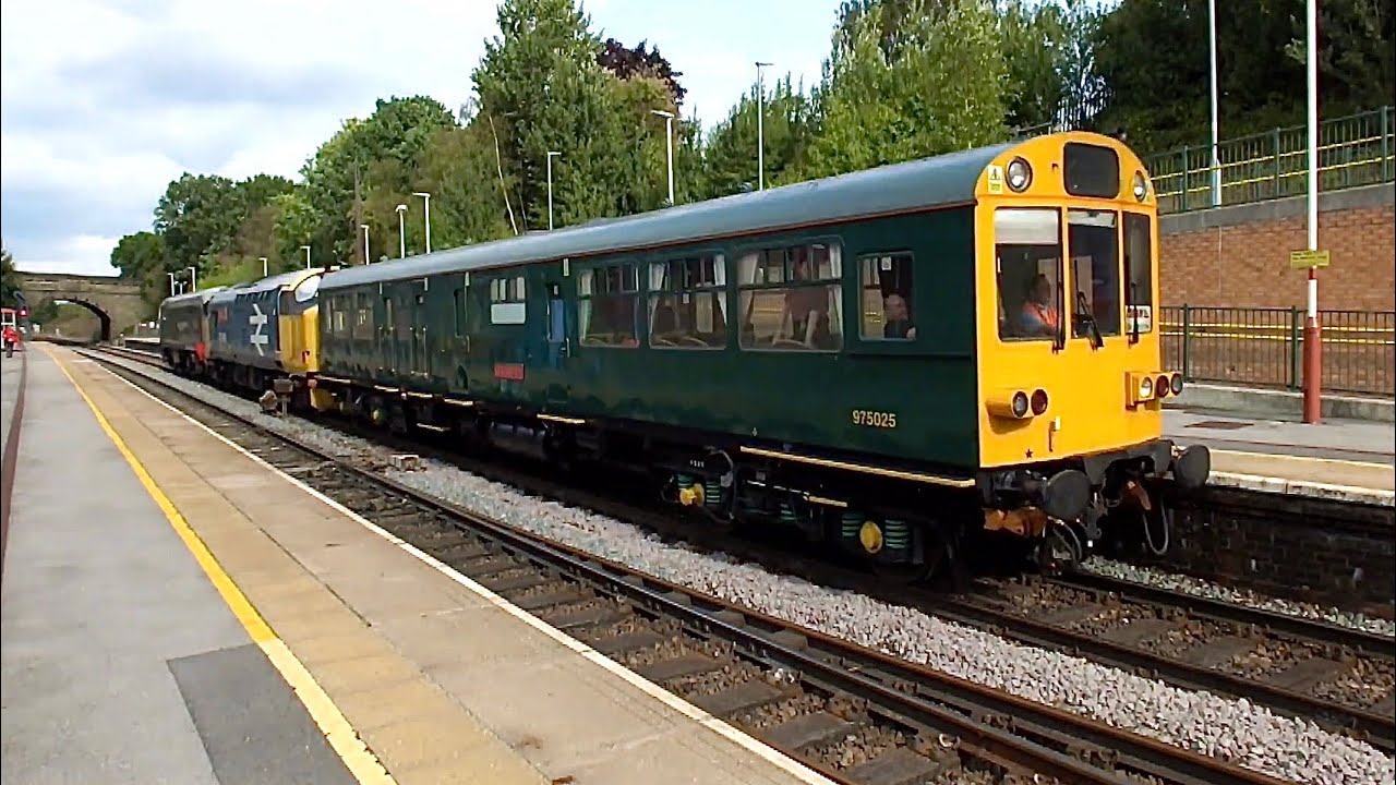 Caroline Inspection Saloon with 37418 & 20007 at Moorthorpe (22/9/22 ...