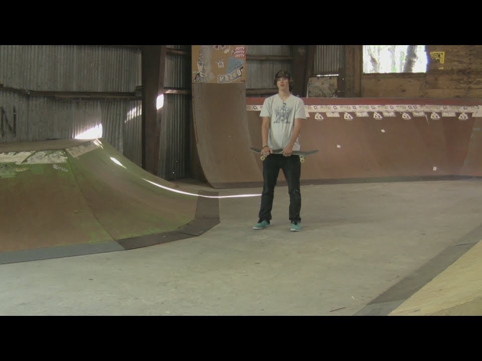 Making Sharp Turns on Your Skateboard : Skateboarding - YouTube