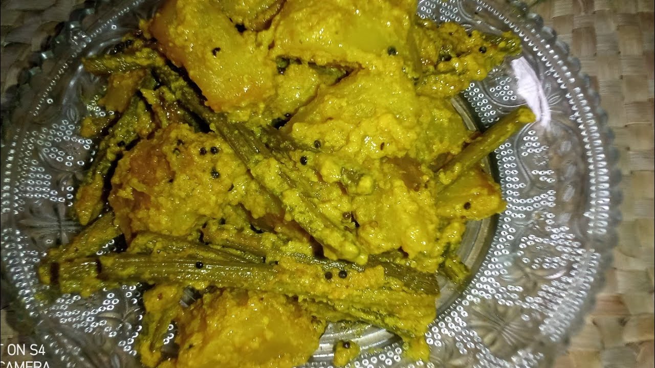 Drumsticks Vegetable Curry//সজনে ডাটা সরষে//Sojne Data Chorchori ...