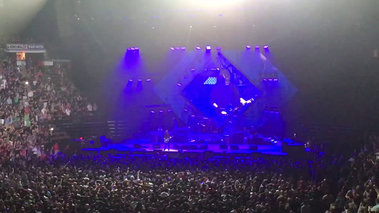 Foo Fighters Best Of You 10/20/17 Cincinnati - YouTube