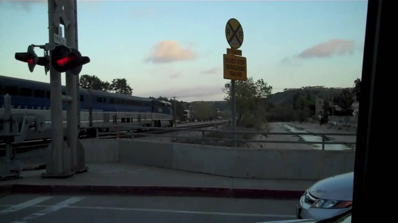 Cabcar #6900 leads Amtrak #591 past Sorrento Valley, 4/3/11 - YouTube