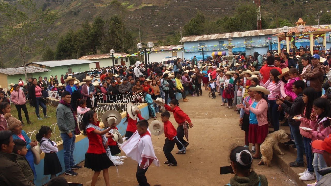 Concurso de BAILE TIPICO en Honor a la Fiesta Patronal CRUZ DE CHALPON ...