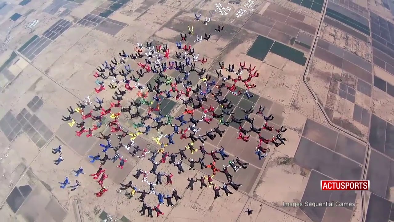 Record mondial de parachute - YouTube