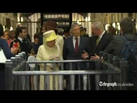 Queen visits Troubles prison - YouTube
