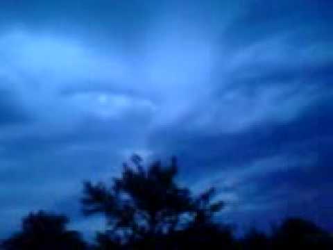 Он есть и всё видит (Бог-Аллах)