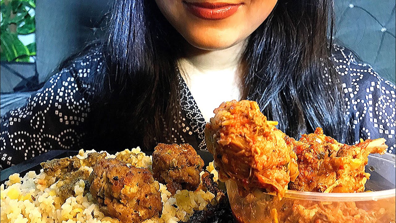 Eating chicken karahi || khichdi with chtani || kebabs || Pakistani ...