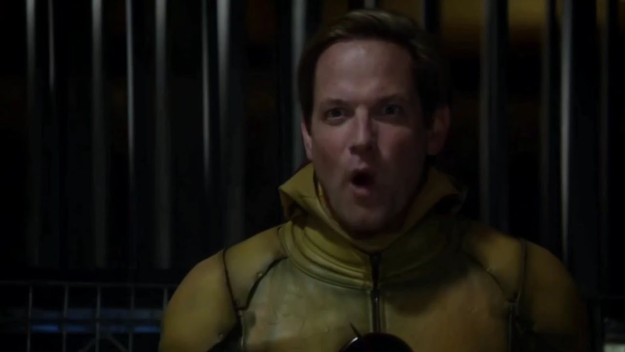 flash kills reverse flash. - YouTube
