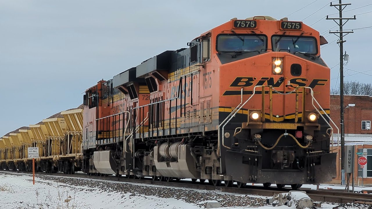 BNSF U-STLAXX - YouTube