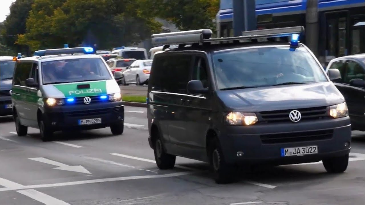 USK Polizei München in Zugstärke auf Einsatzfahrt (Zusammenschnitt ...