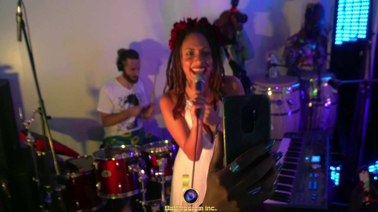 PHYLLISIA ROSS AMAZING LIVE PERFORMANCE @ ESCAPE LOUNGE - YouTube