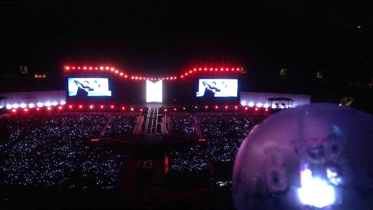 BTS - MIC DROP pre concert (Army bomb turning on) in Bangkok at ...