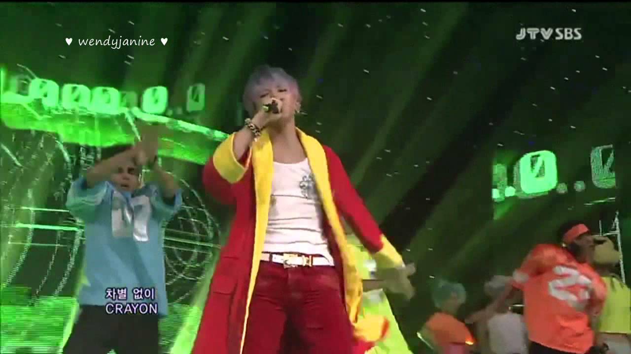 G-Dragon - Crayon 8 in 1 Live Compilation - YouTube