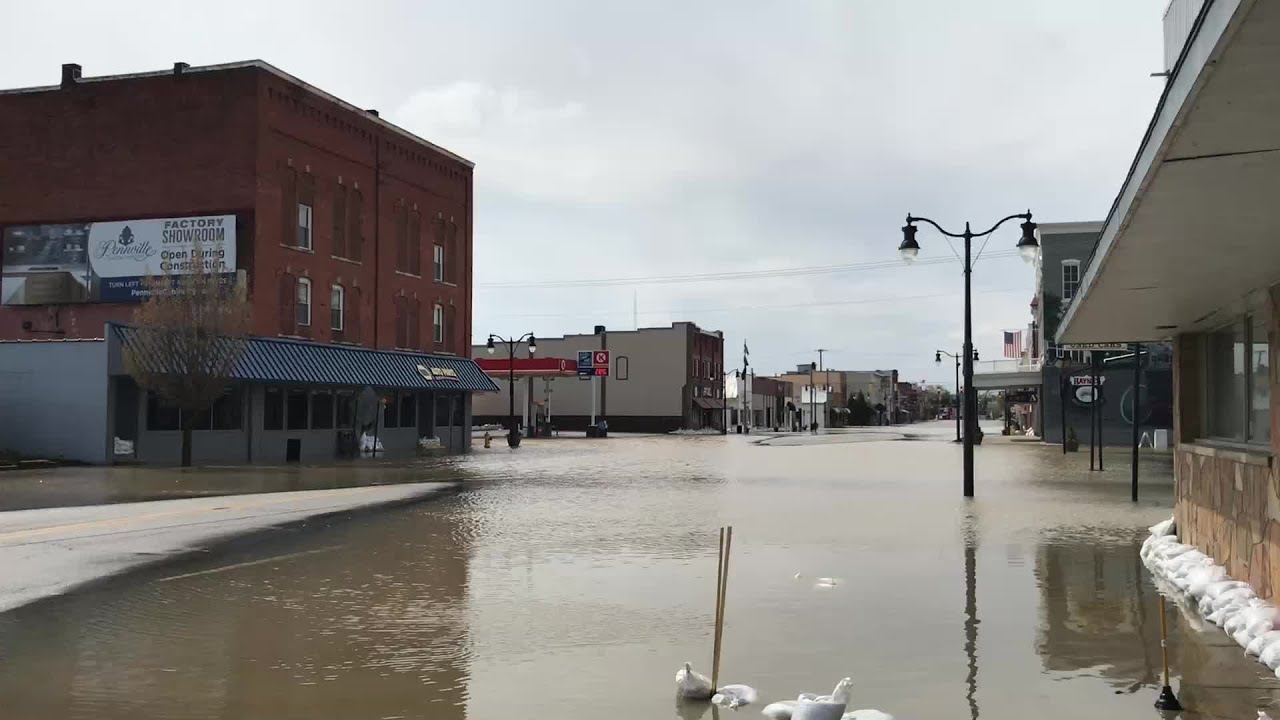 On the ground: Portland flooding - YouTube