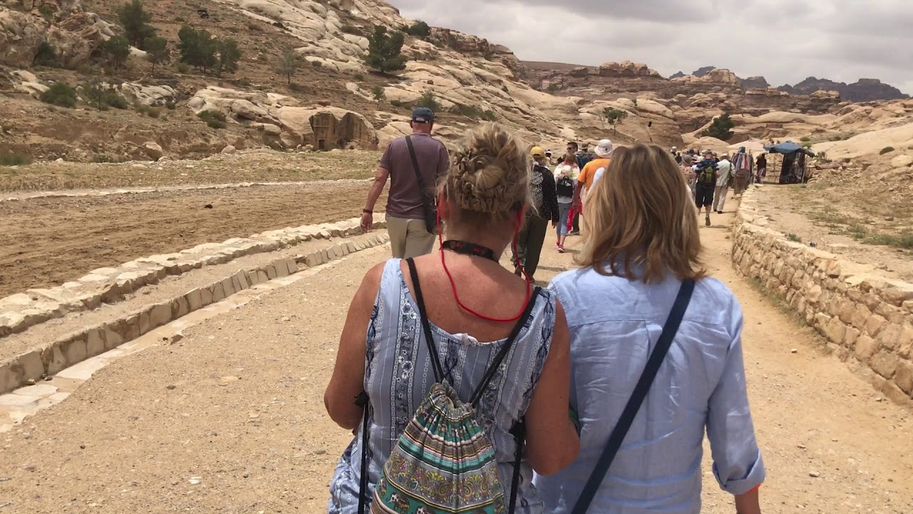 Petra: Walk from the visitor centre to The Treasury - YouTube