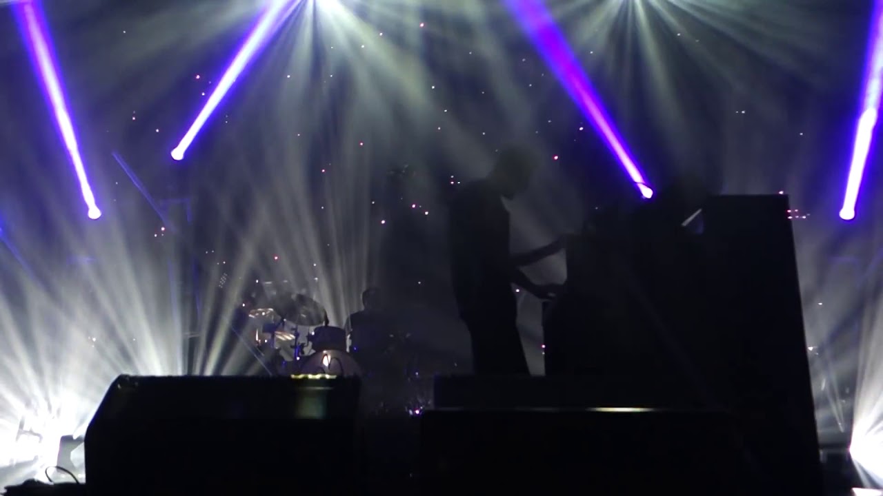 M83 - Oblivion ft. Kaela Sinclair (Live in Oakland) - YouTube