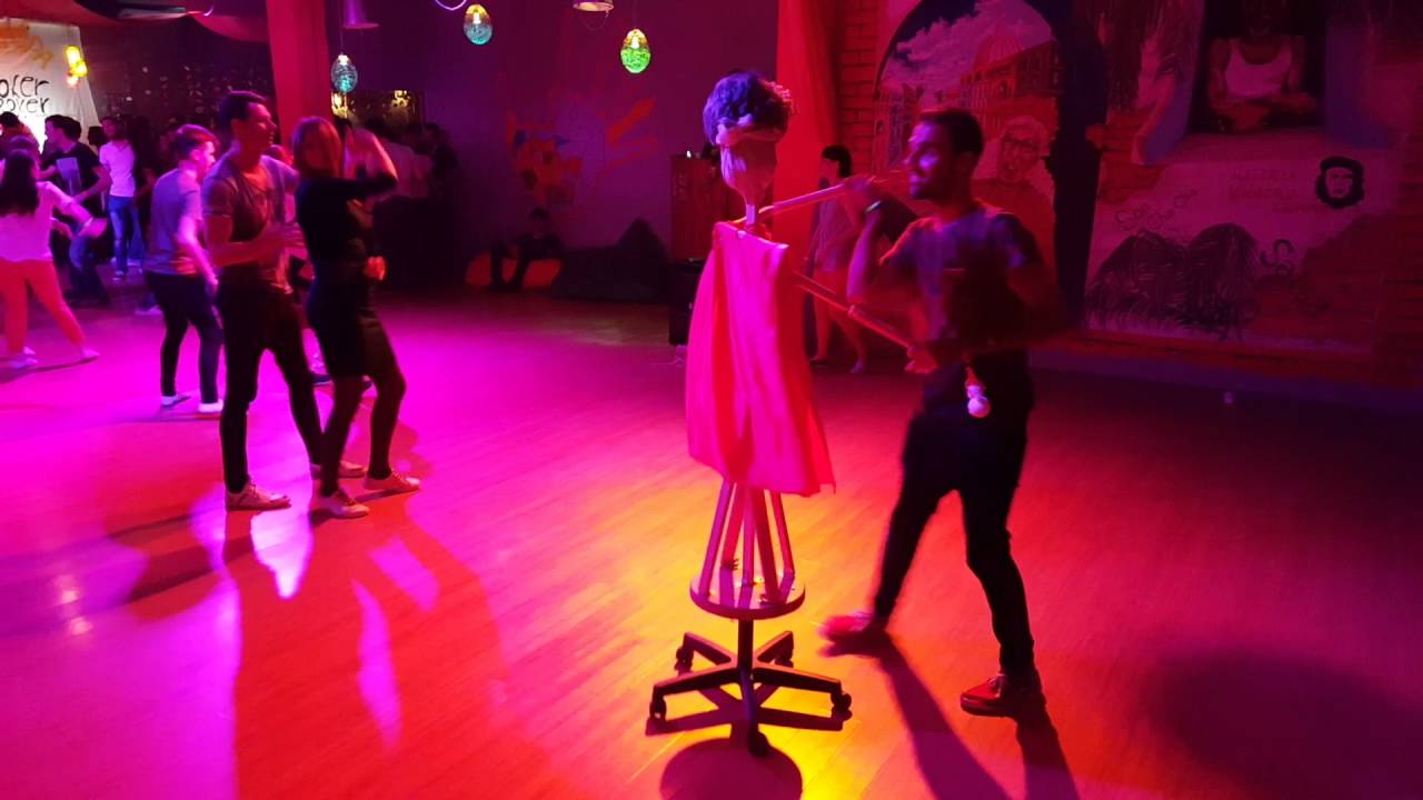 The best invention for dancers - The salsa doll by 80 Pasos - YouTube