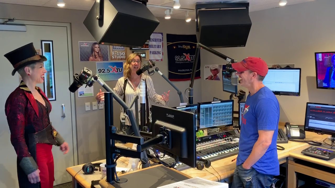 Stephanie Monseu, Big Apple Circus Ringmaster joins the XTU Morning ...