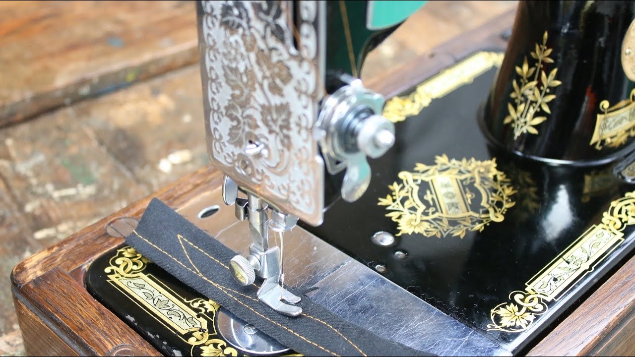 Rhythmical Singer 28k Vibrating Shuttle Sewing Machine - YouTube