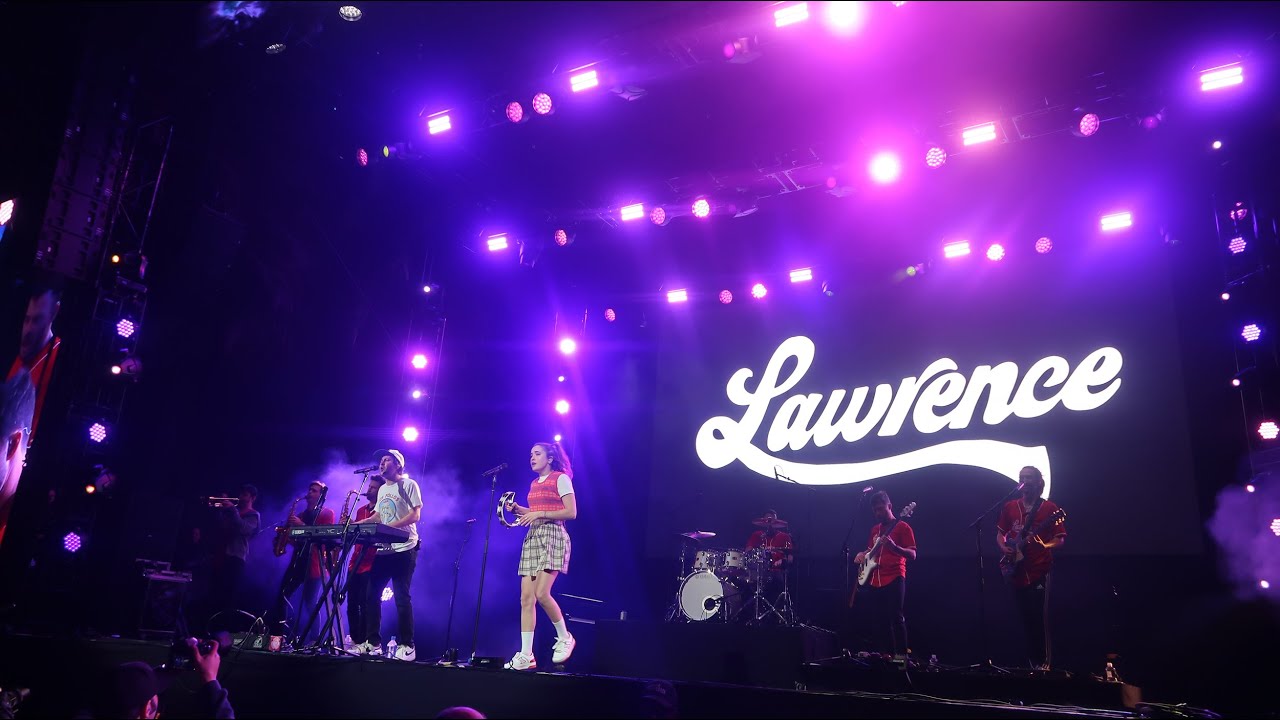 Lawrence performs "Don't Lose Sight" with Greg Phillinganes at Yamaha ...