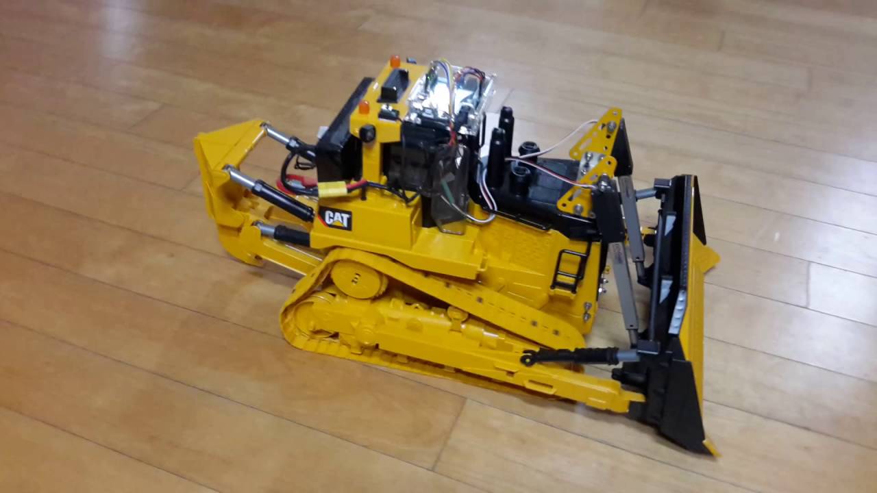 RC bulldozer controlled by arduino - YouTube