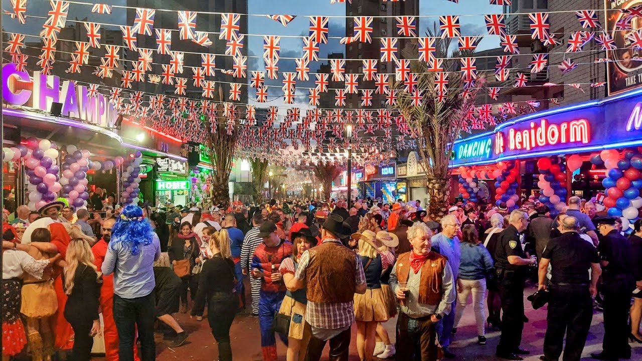 Live From Benidorm Tonight The Party Is In Full Swing - YouTube