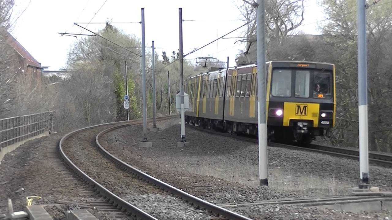 Tyne and Wear Metro - Metrocars 4090 and 4059 arriving into Wansbeck ...