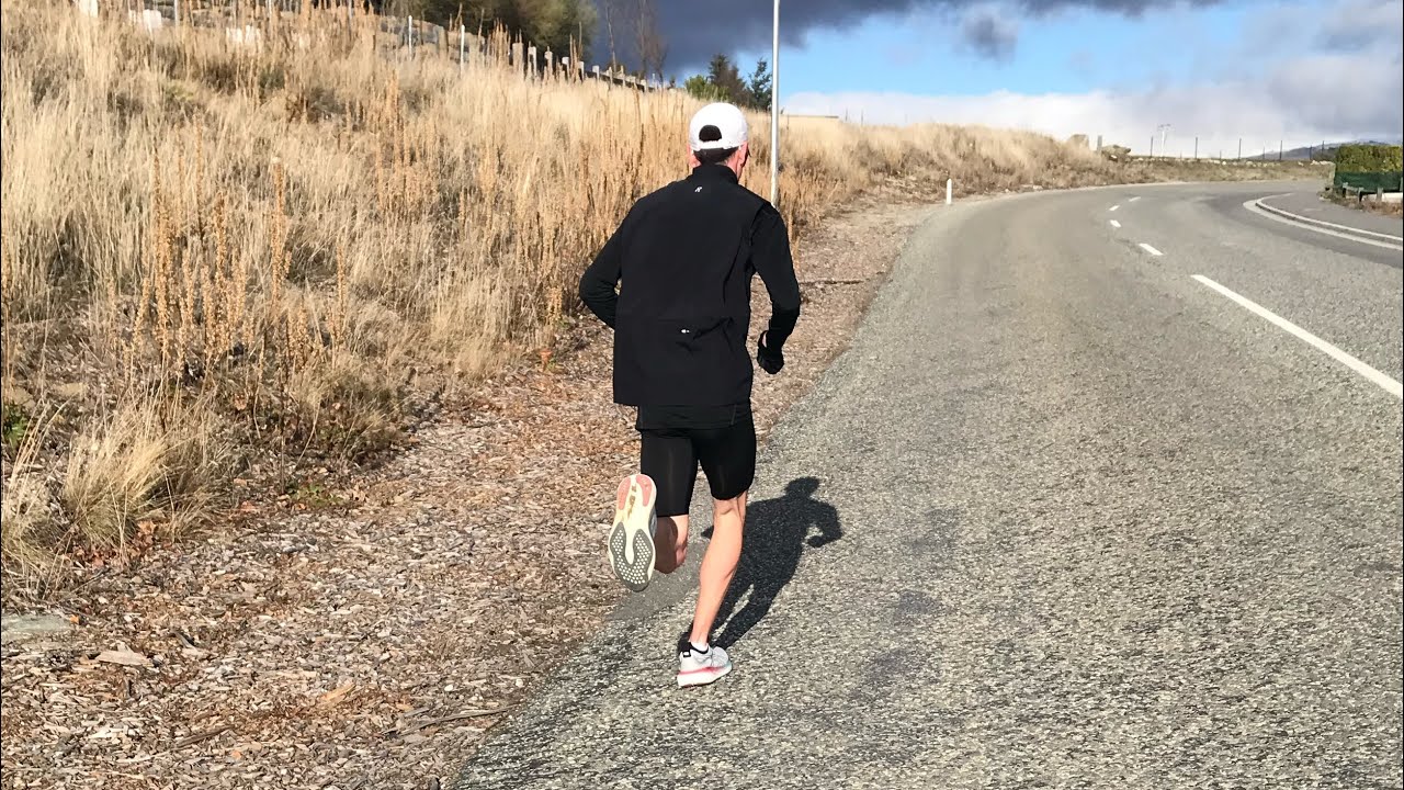 170km week: 4 x 10mins @Half Marathon Pace (2mins float jog) - YouTube