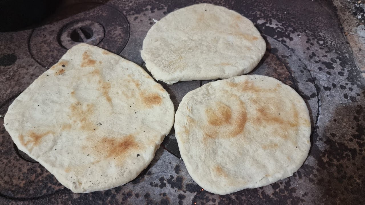 Turte cu acru coapte pe plita. - YouTube