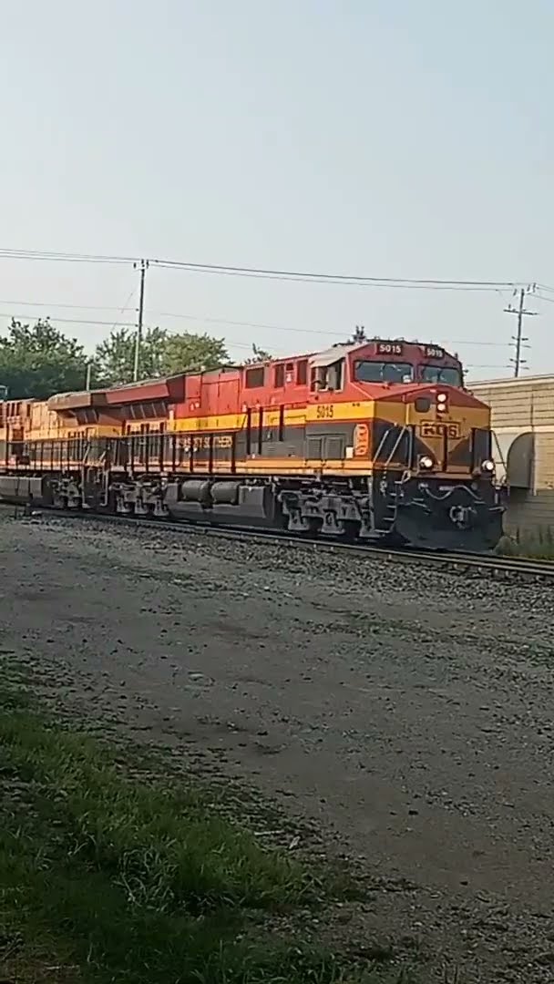 KCS 5015 leads 112. - YouTube