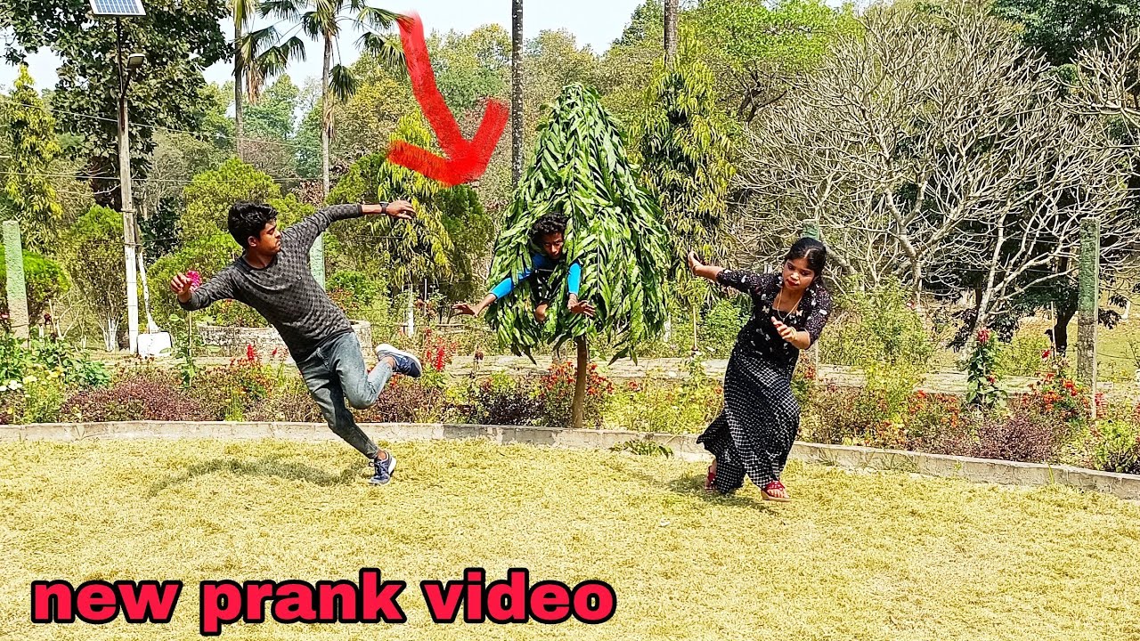 😁NEW TREE MAN PRANK| REACTION OF COUPLE - YouTube