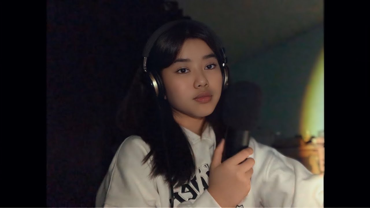 Backburner - NIKI (cover) - YouTube