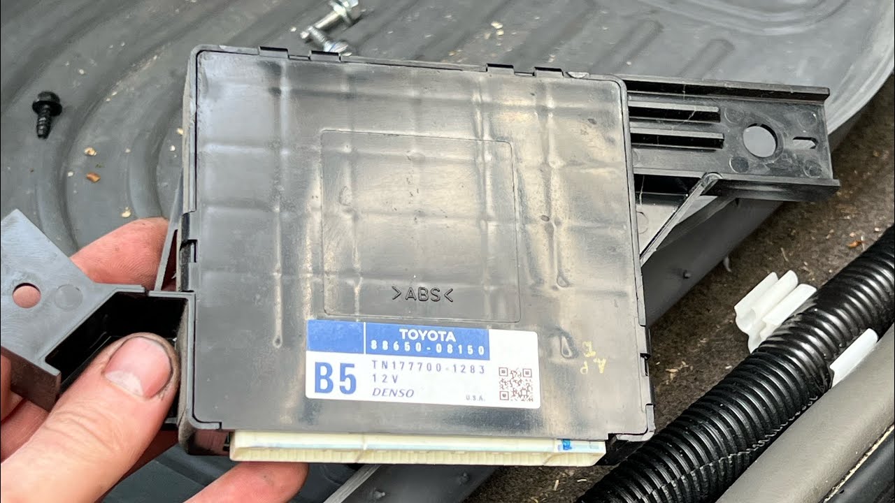 Toyota Sienna HVAC amplifier control module replacement - YouTube