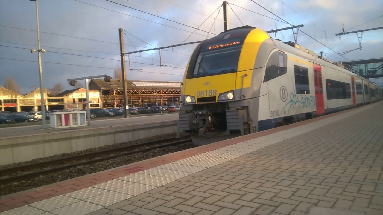 AM08 Desiro en gare de Gembloux - YouTube