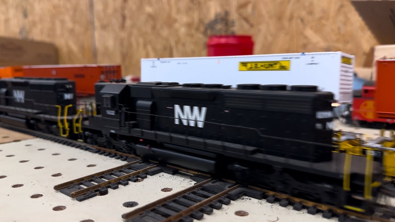 HO scale intermodal and triple crown together - YouTube
