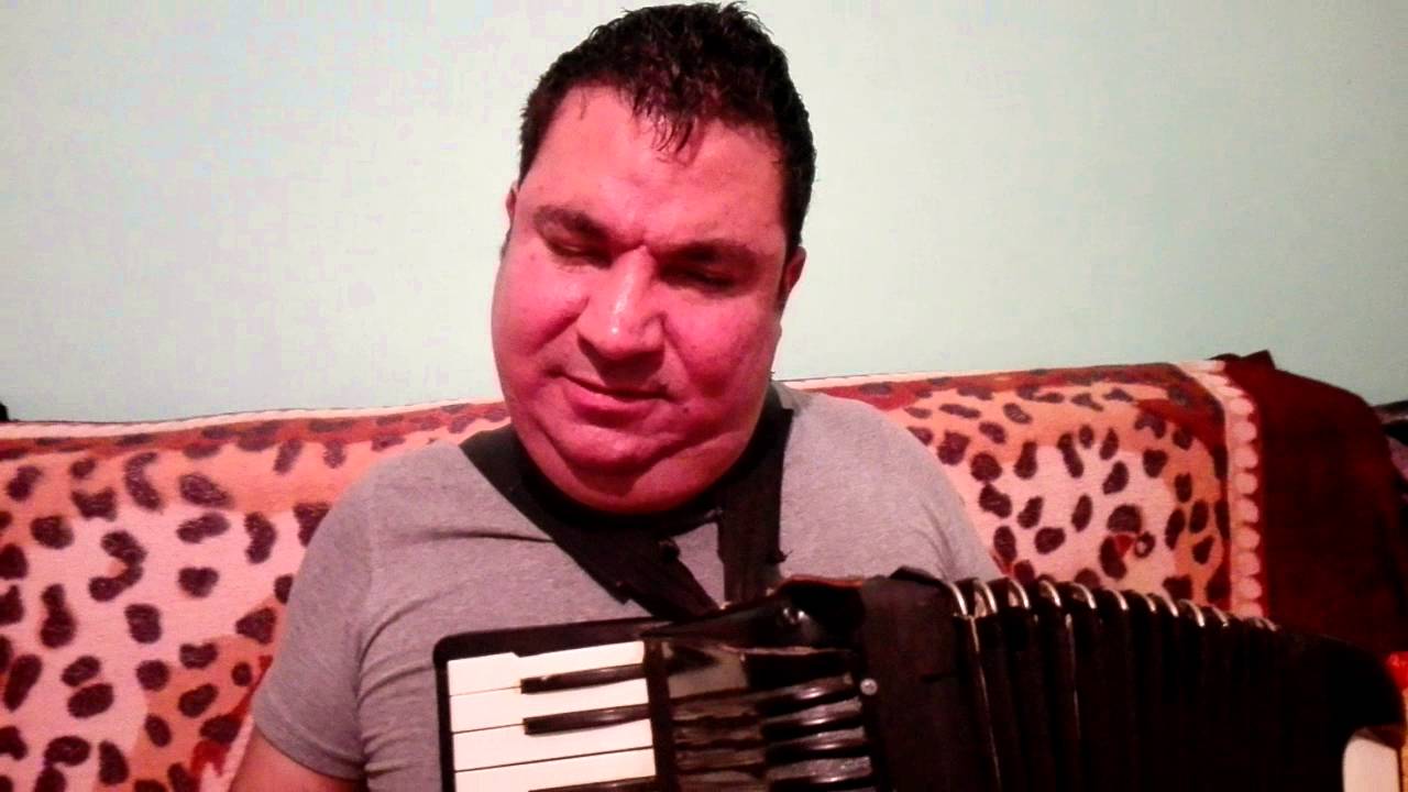 puiu de la obor canta pentru leonard de la Tandarei 2016 - YouTube