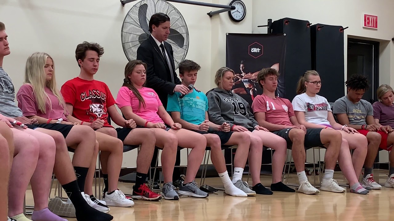Hypnotist at Project Graduation 2019 - YouTube