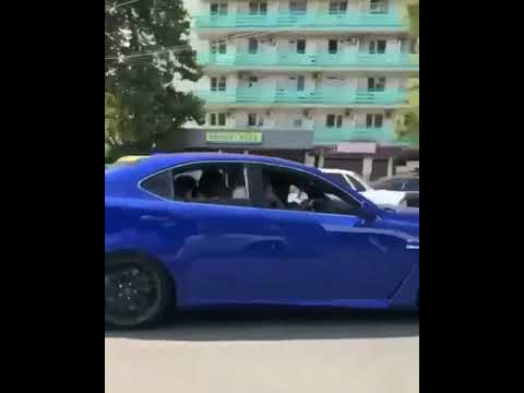 Неудачный дрифт в центре Махачкалы закончился аварией