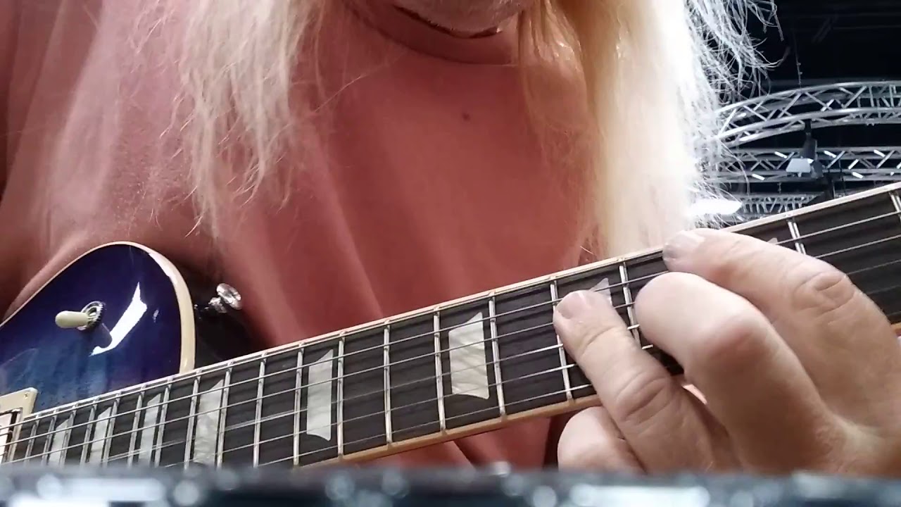 Bleu Lane warming up - YouTube