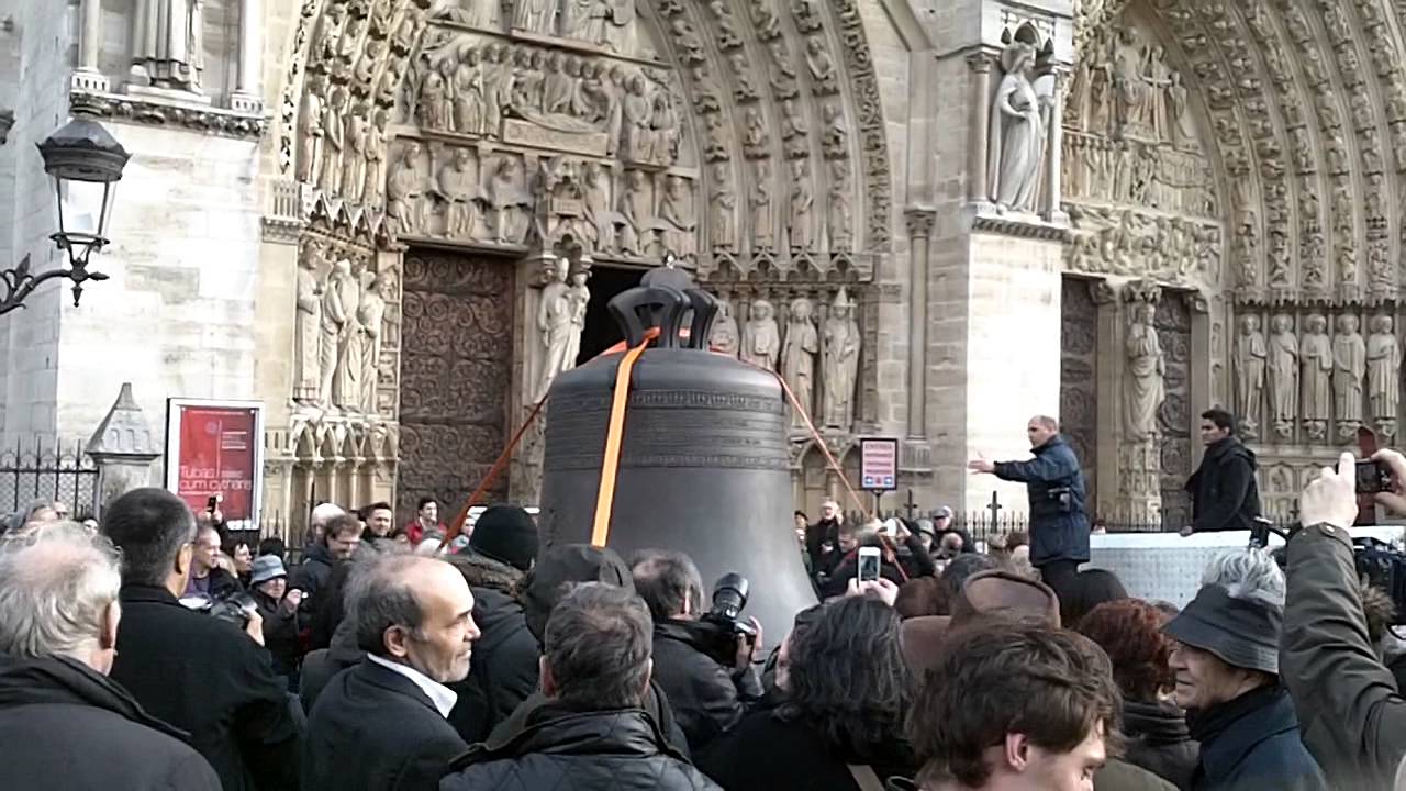 Arrivée à Paris des nouvelles cloches de la cathédrale Notre Dame Jeudi ...