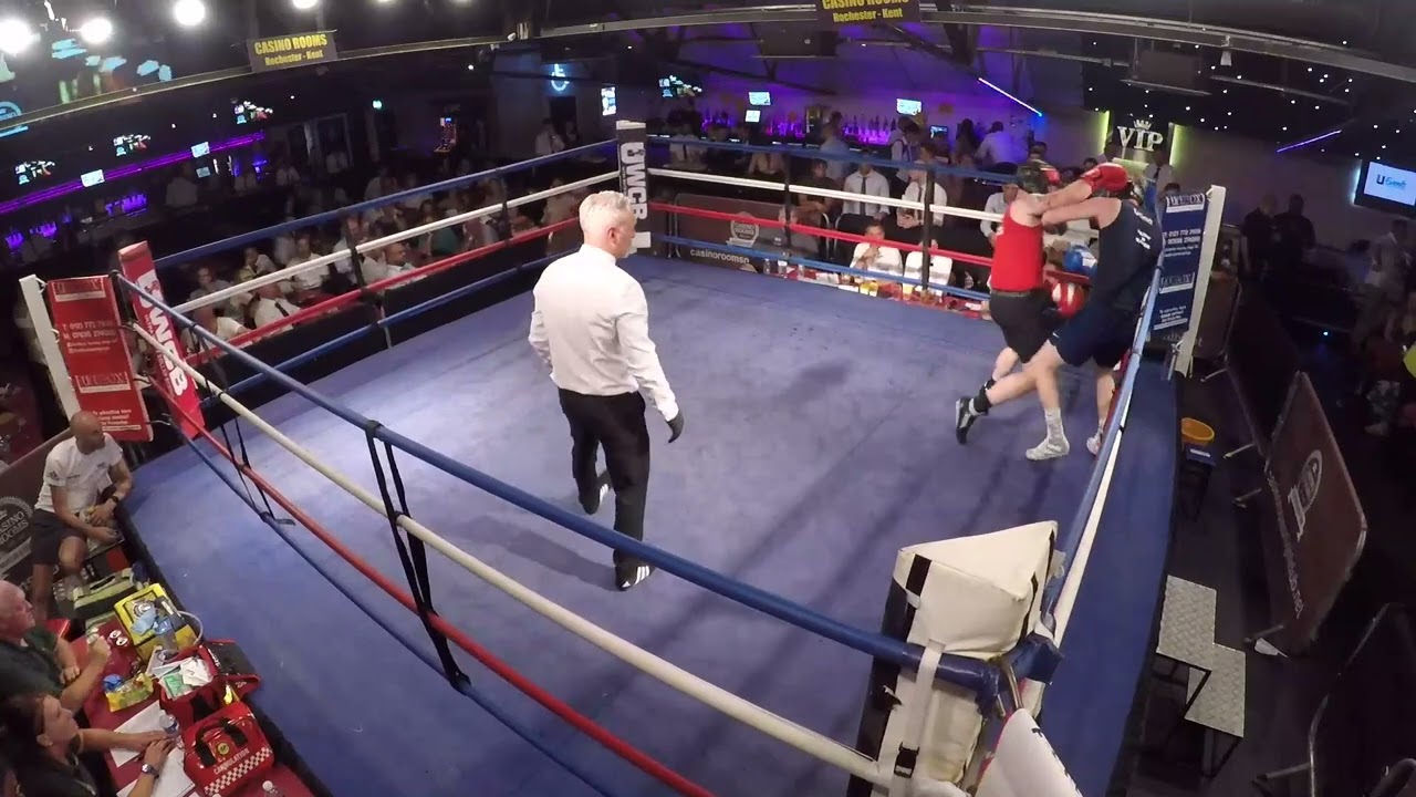 Ultra White Collar Boxing GILLINGHAM Daniel Betts VS Harry H Mason ...