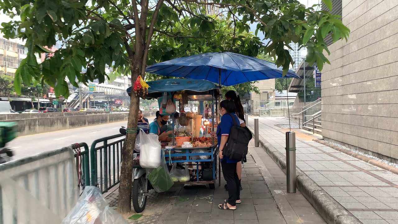 Walking Tour MRT Ratchadaphisek To MRT Sutthisan | Bangkok Thailand ...