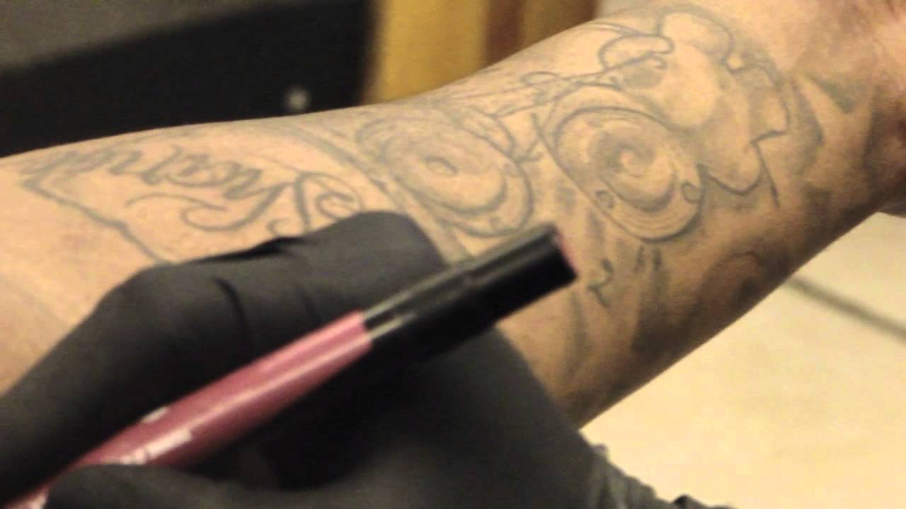 Big Fraze gets new tattoo at Mardi Gras Ink - YouTube